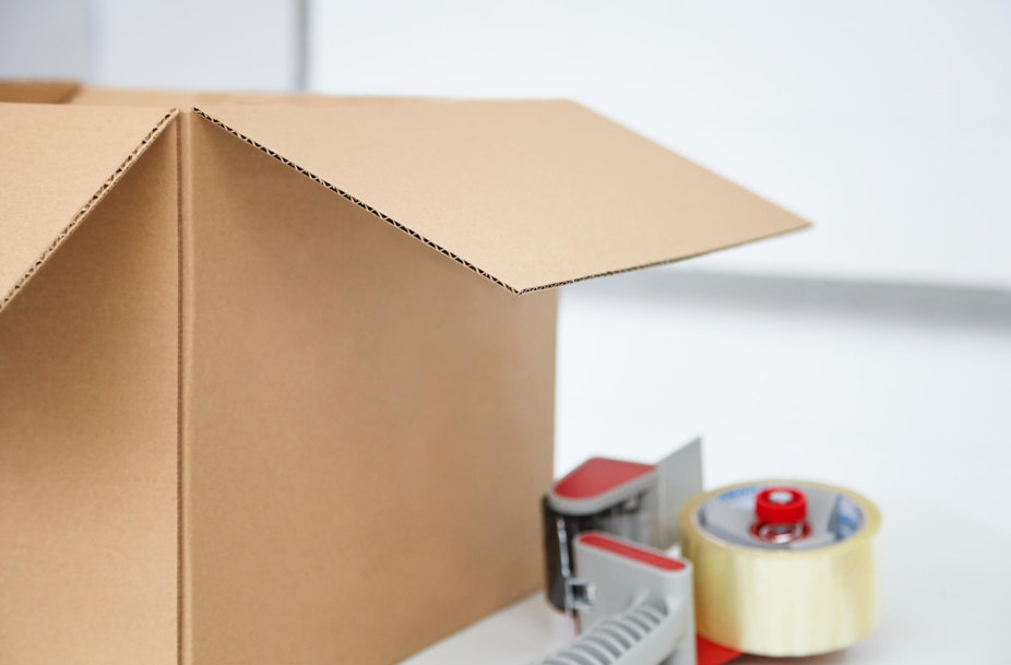 Cardboard shipping box - plain