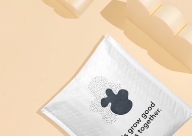 Bubble Wrap Envelopes vs Recyclable Padded Envelopes | Packhelp